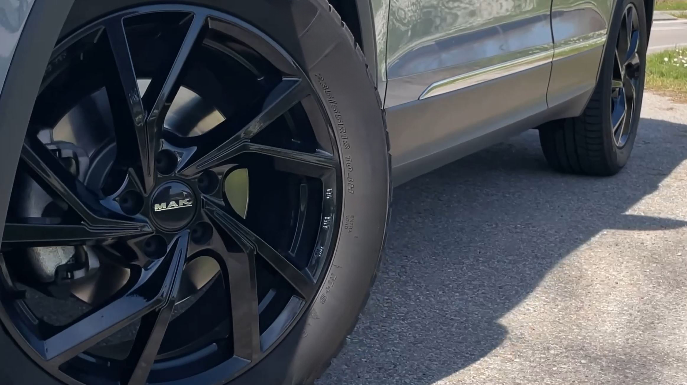 MAK SOUNDBITES 129 - MAK KASSEL GLOSS BLACK - MAK NEW