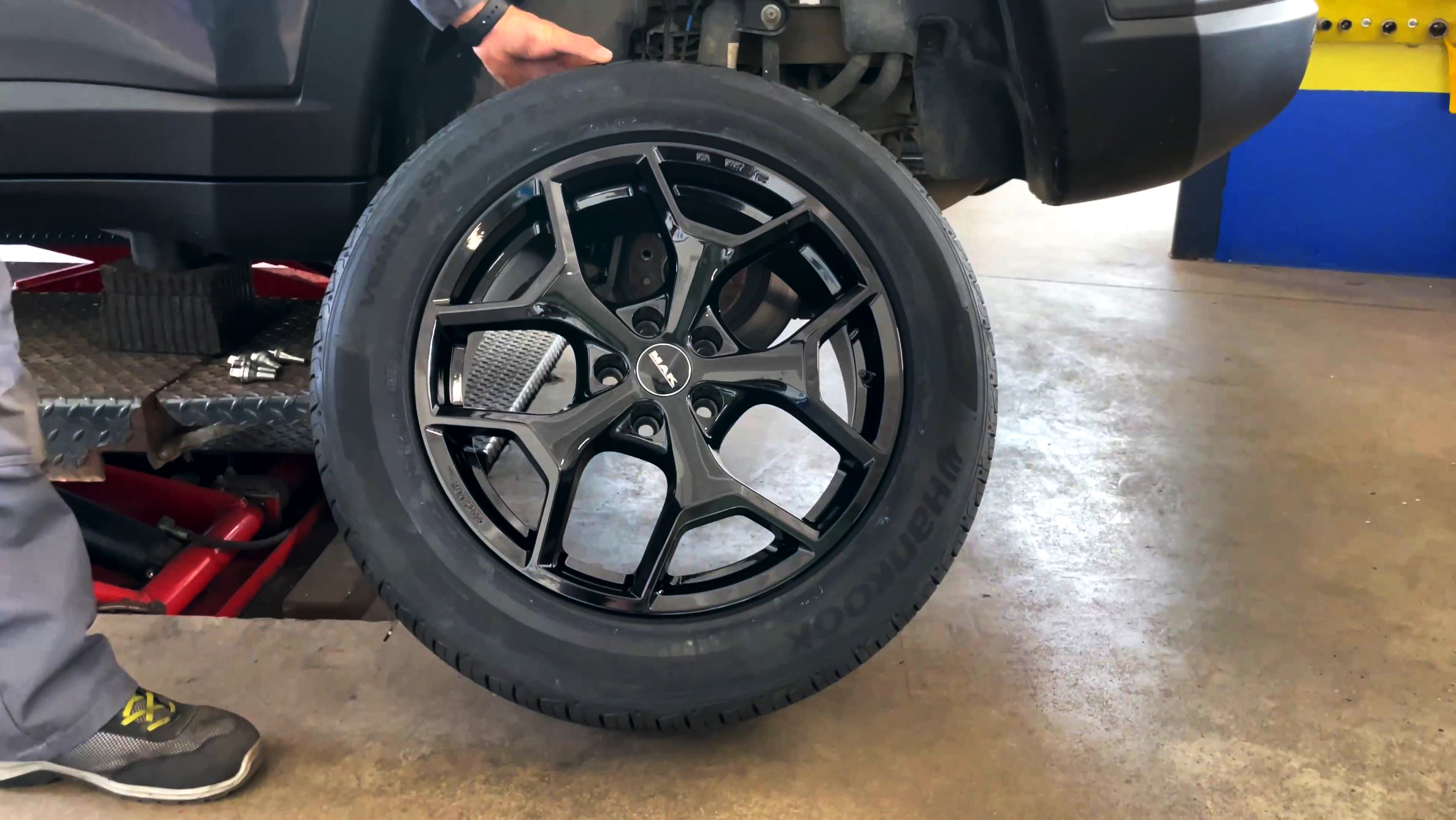 MAK SOUNDBITES 130 - MAK LIBERTY GLOSS BLACK @ SEASONAL WHEEL CHANGE ...